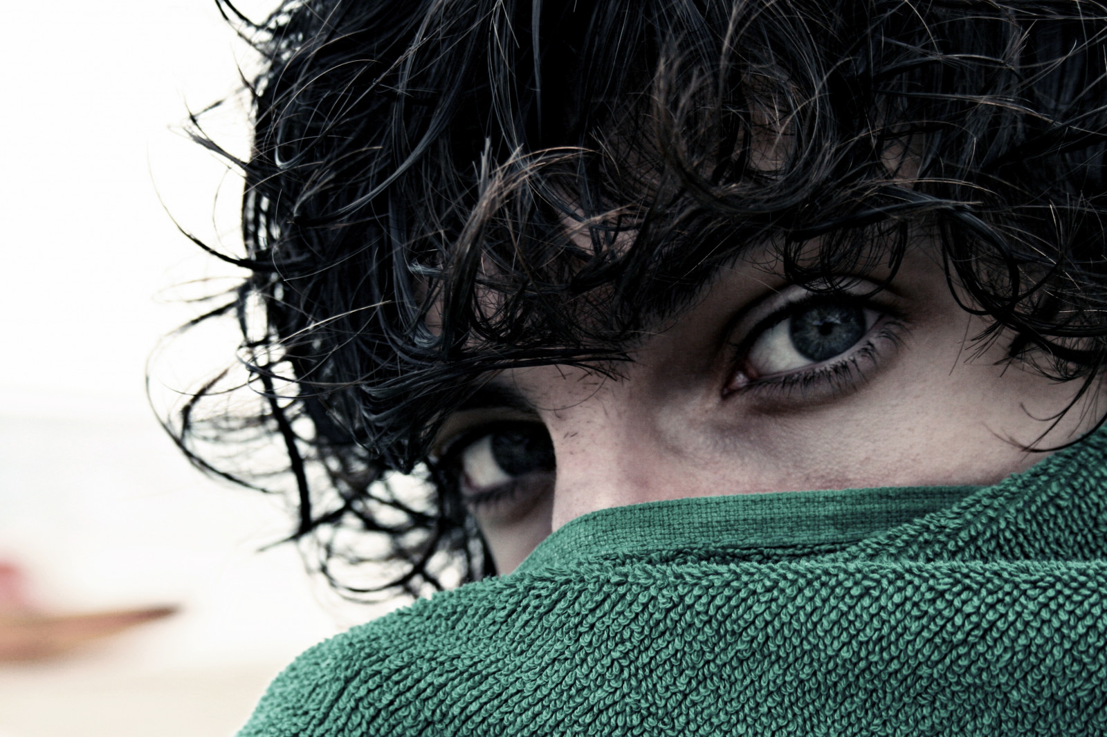 Wallpaper : blue, boy, portrait, verde, face, azul, hair, eyes, playa ...