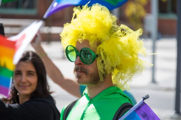 Papel De Parede Colorida Pessoas Verde Cabelo Roupas Orgulho