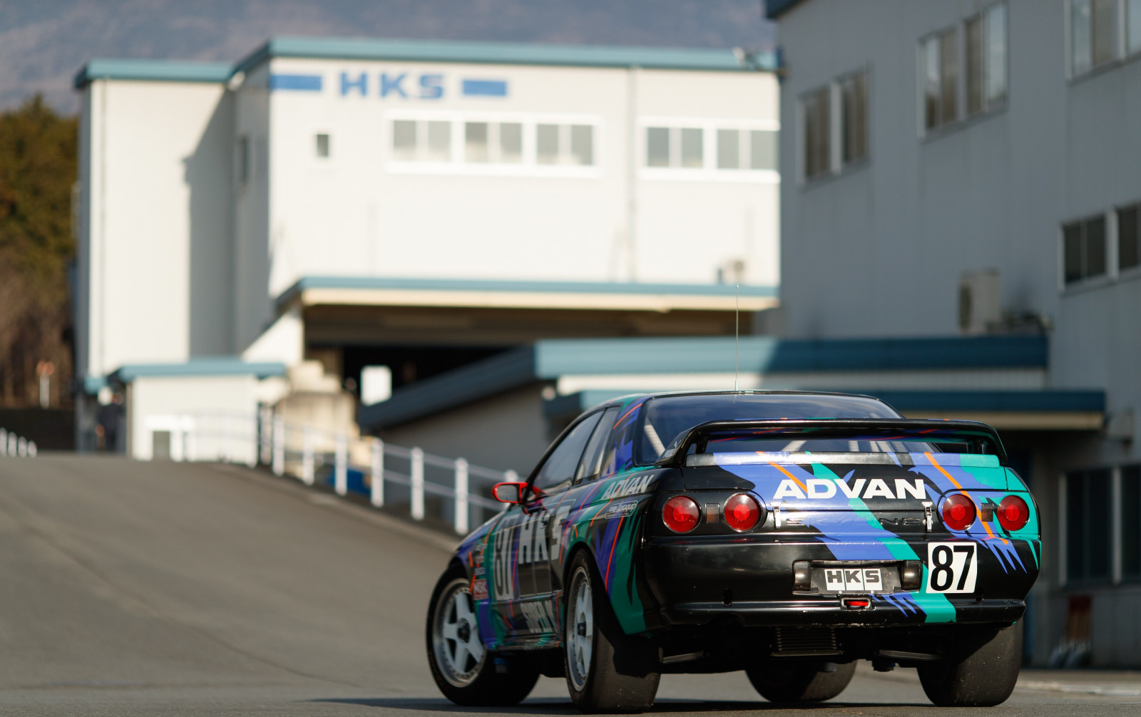 วอลเปเปอร์ : Nissan Skyline R32, hks, รถแข่ง, โรงรถ, นิสสันสกายไลน์ ...