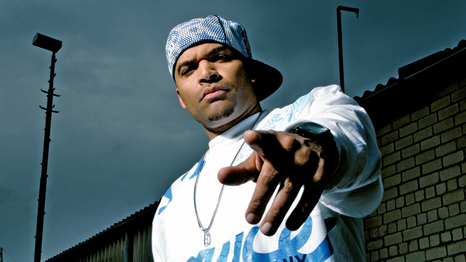 วอลเปเปอร์ : Olli Banjo, ท้องฟ้า, หมวก, ห่วงโซ่, มือ 1920x1080 ...