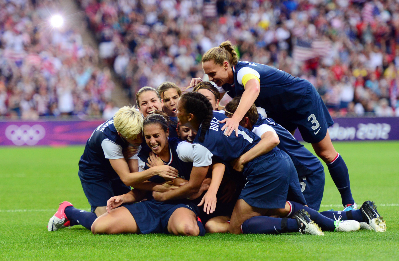 Wallpaper : sports, soccer, stadium, ball, football player, sport venue ...