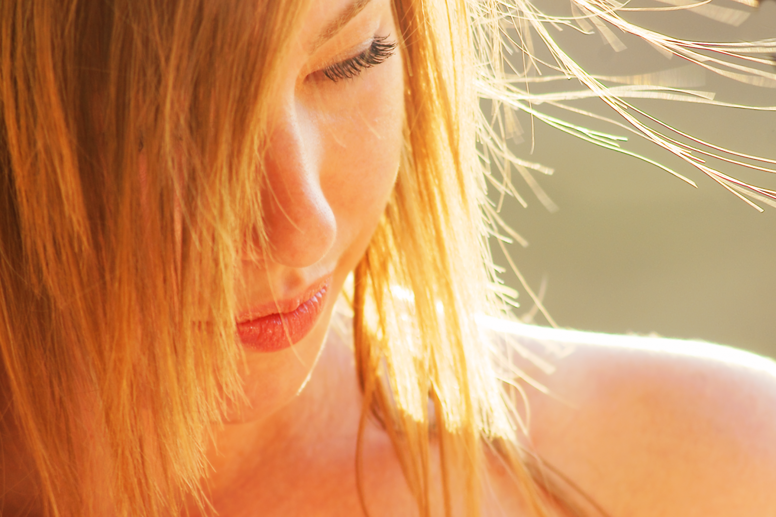 Masaüstü : Yüz, Güneş ışığı, portre, sarışın, gün batımı, kırmızı ...