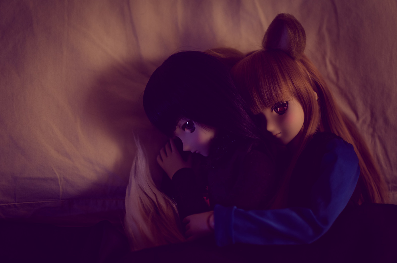 Wallpaper : hug, doll, tail, spooning, bjd, volks, cuddling, lyingdown ...