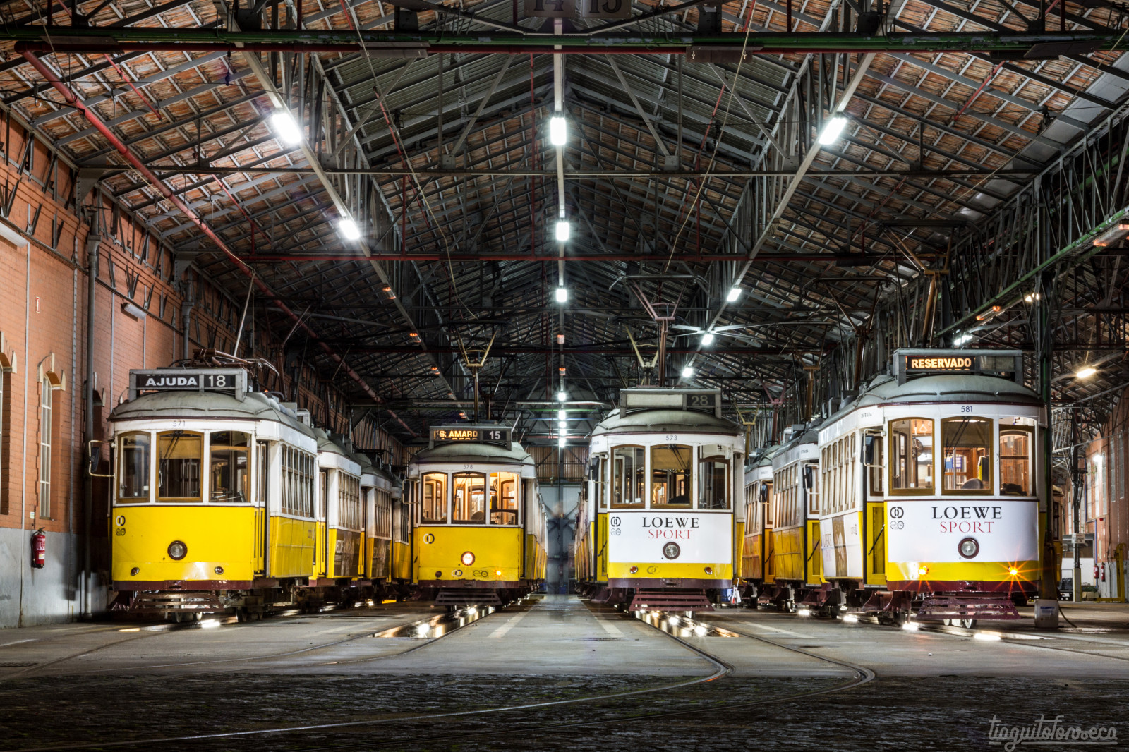 Wallpaper : Portugal, yellow, Canon, lights, lisboa, noite, carris ...