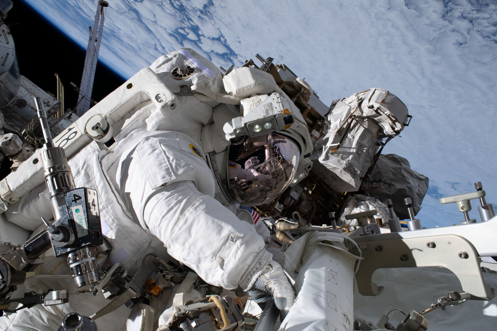 Wallpaper : NASA, space, astronaut, Earth 5568x3712 - jrmnt - 2235300 ...