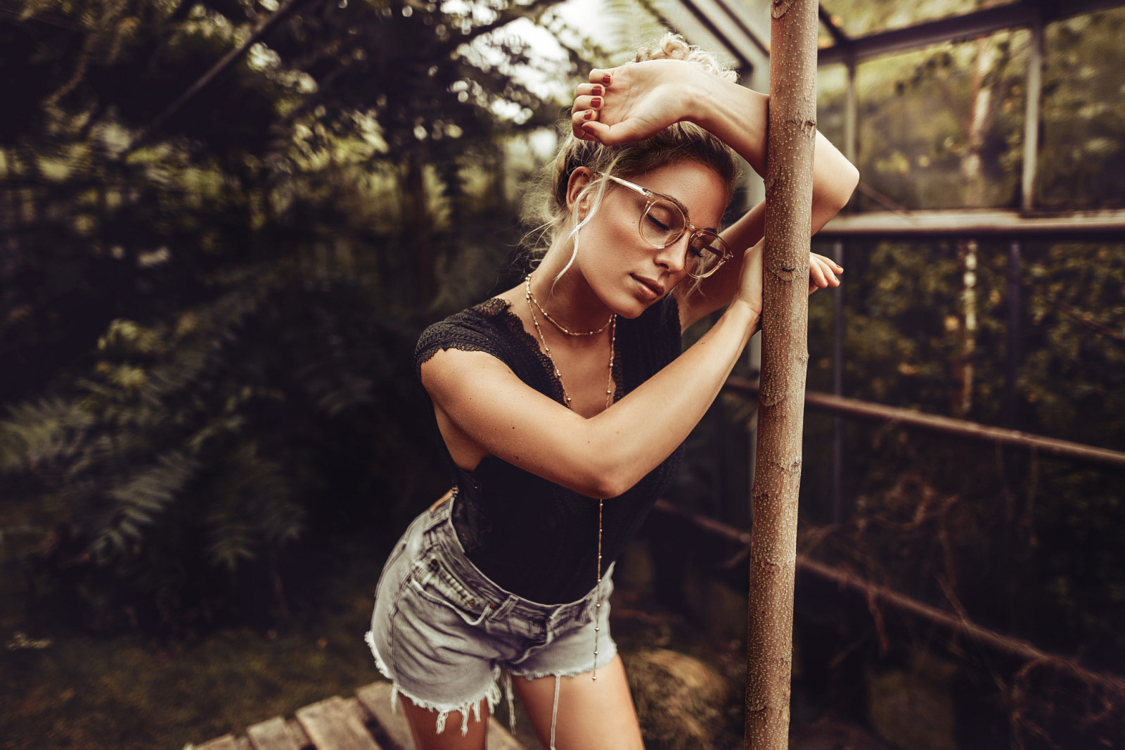 Wallpaper Blonde Closed Eyes Jean Shorts Women With Glasses Depth