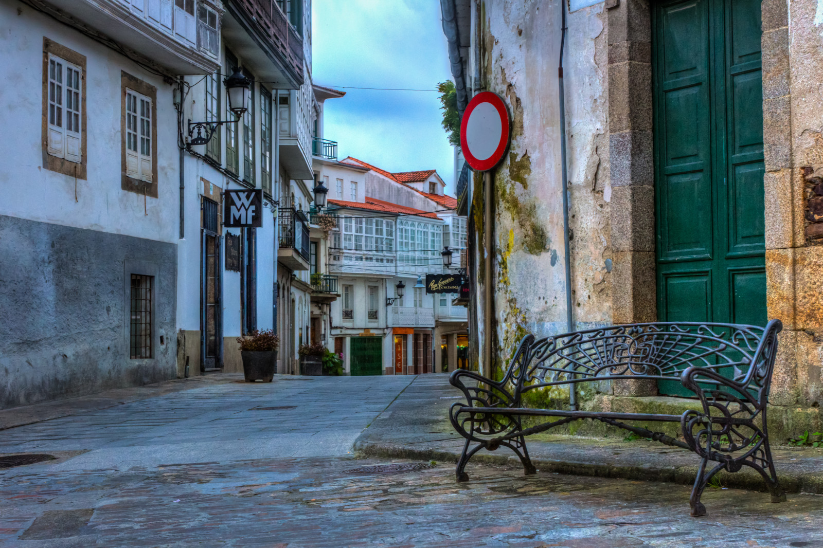 Papel de parede : janela, cidade, rua, construção, céu, estrada, casa ...