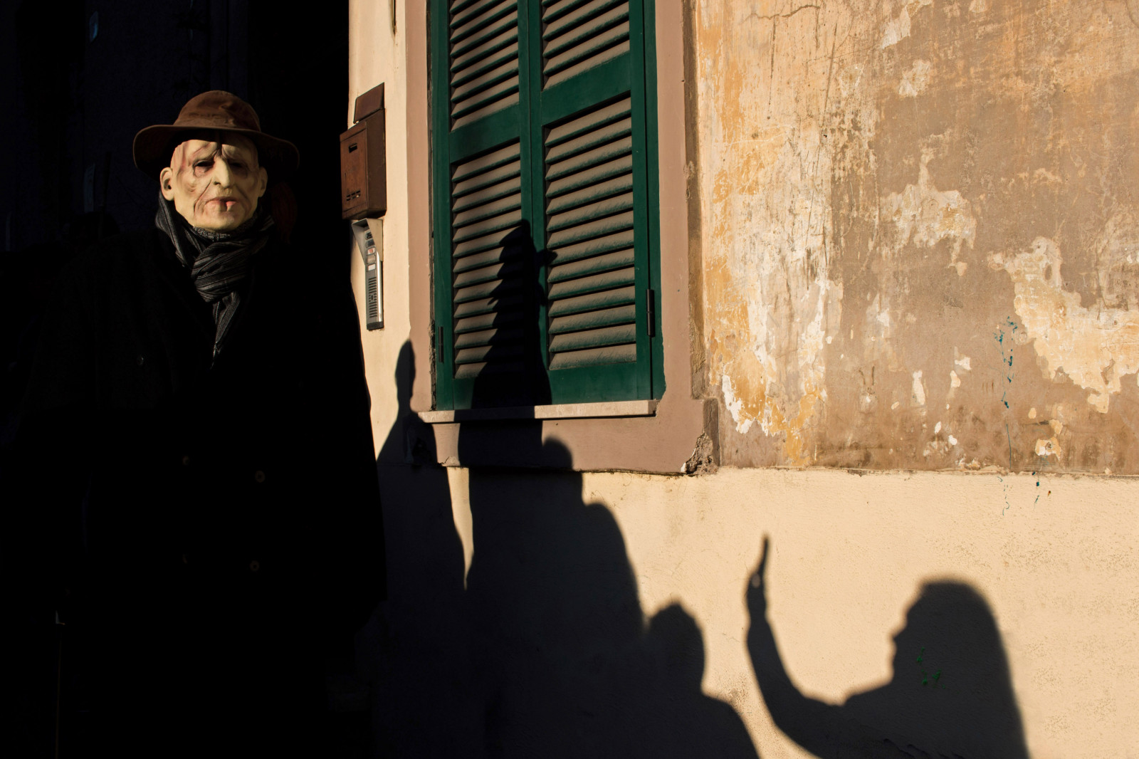 Wallpaper : streetphotography, candid, shades, light, ronciglione ...