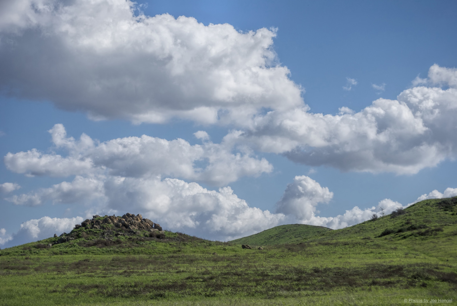 Tapety : krajina, kopec, Příroda, pole, mraky, modrý, kopce, horizont ...