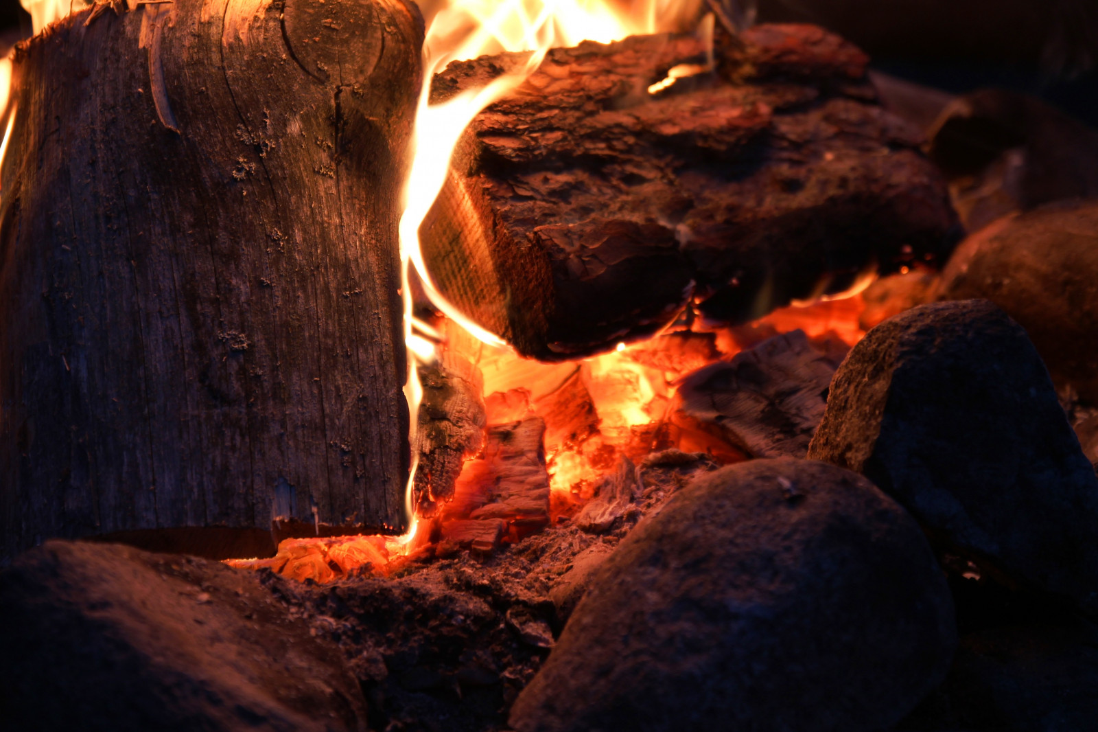 Wallpaper : night, rock, red, fire, lava, Sweden, campfire, burning ...