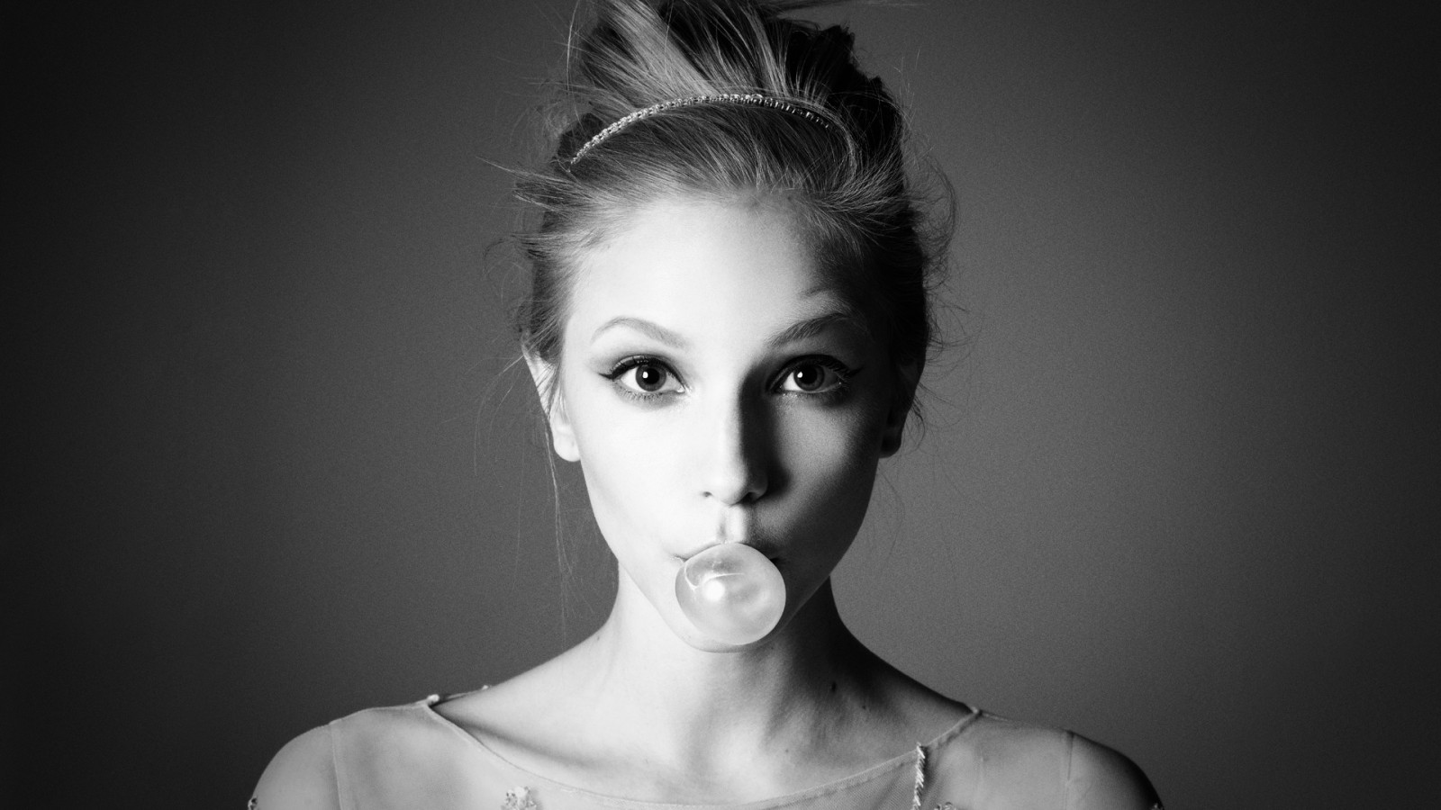 배경 화면 얼굴 화이트 검은 여자들 단색화 초상화 사진술 드레스 유행 머리 풍선 껌 피부 도로 테아 바스 요르겐 센 아름다움 눈 레이디 헤어