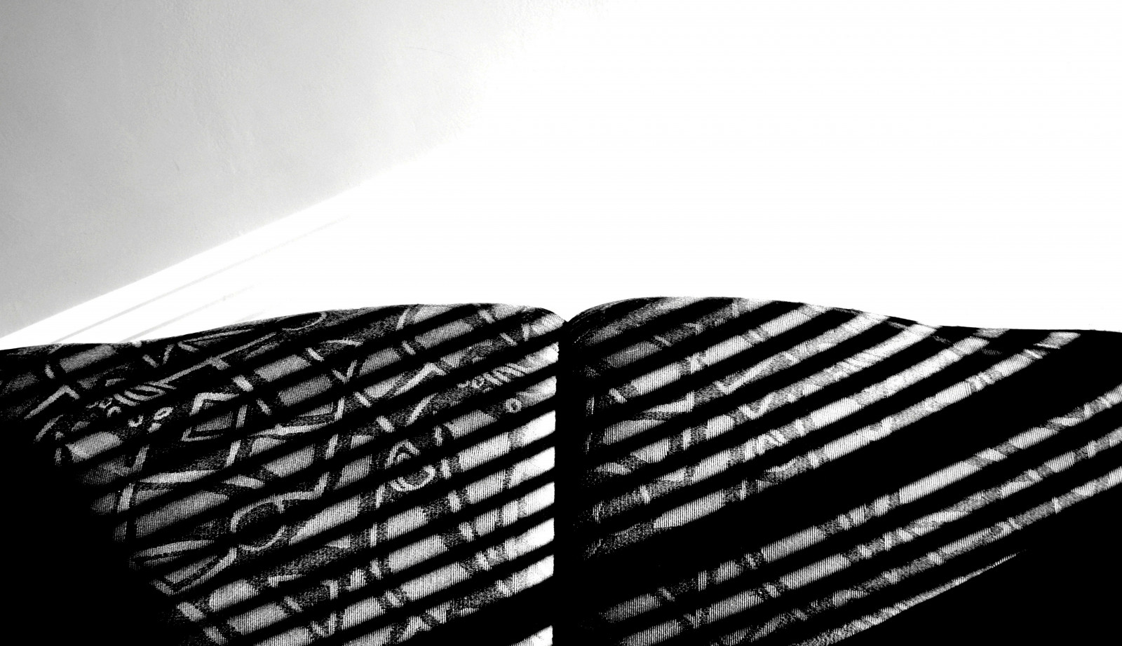 배경 화면 : 빛, 검정색과 흰색, bw, 추상, 윤곽, 대조, 니콘, 그림자, 기하학, 문, 곡선, 도형, 침상, 소파, 에 ...