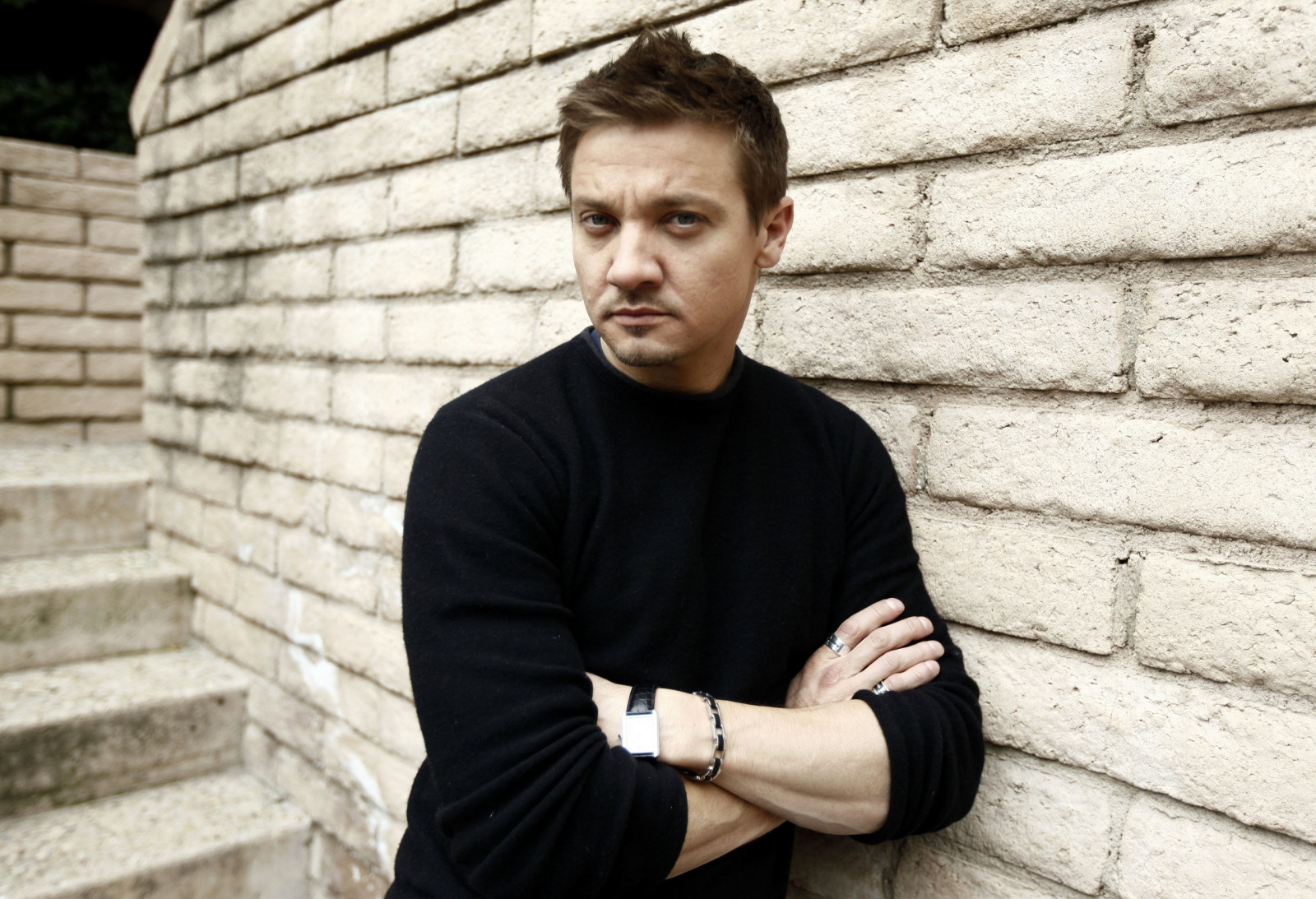 Wallpaper : Jeremy Renner, wall, jacket, actor 2560x1750 - wallup ...