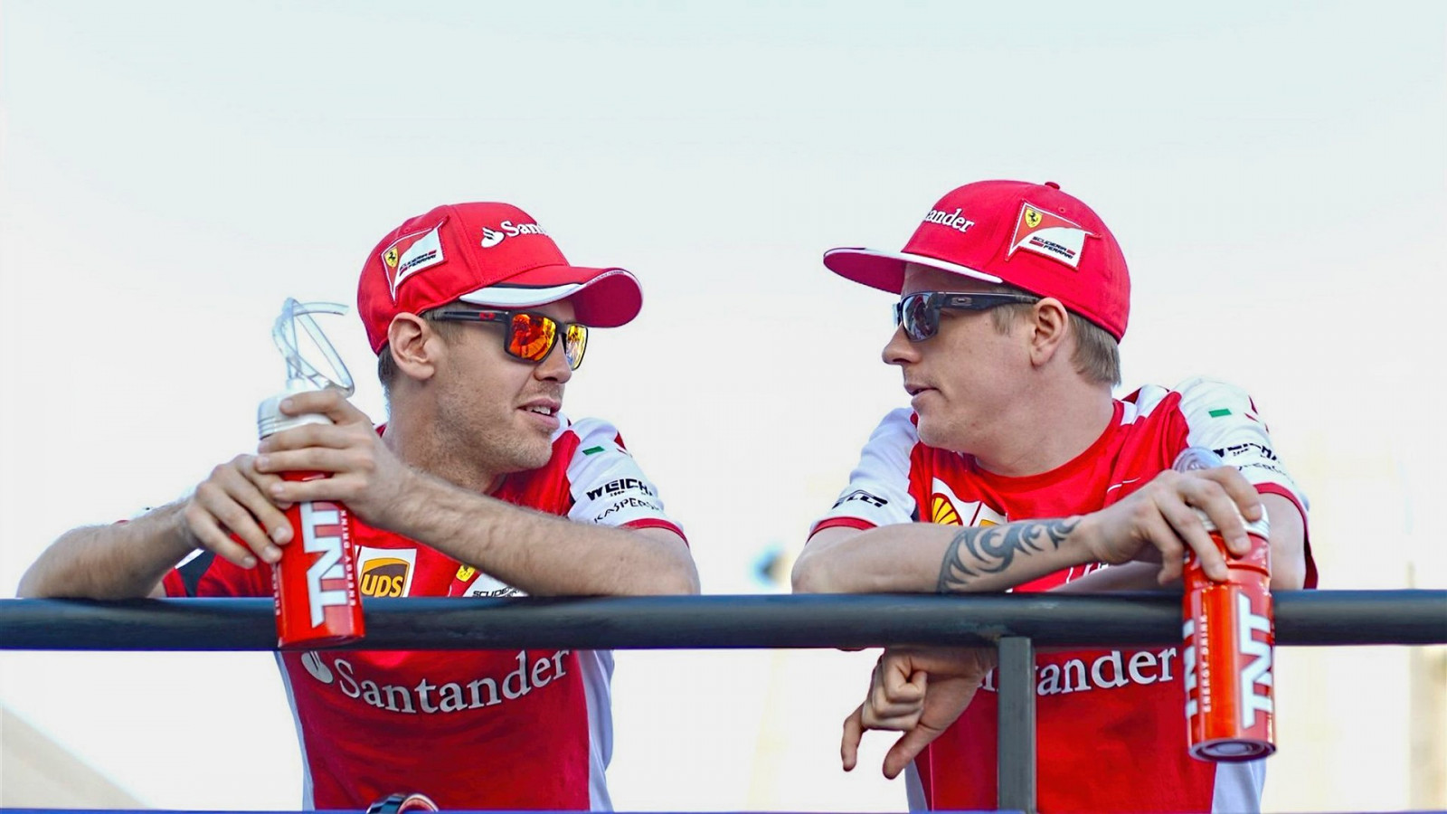 обои : виды спорта, езда на велосипеде, Жокей, Ferrari F1, Себастьян ...
