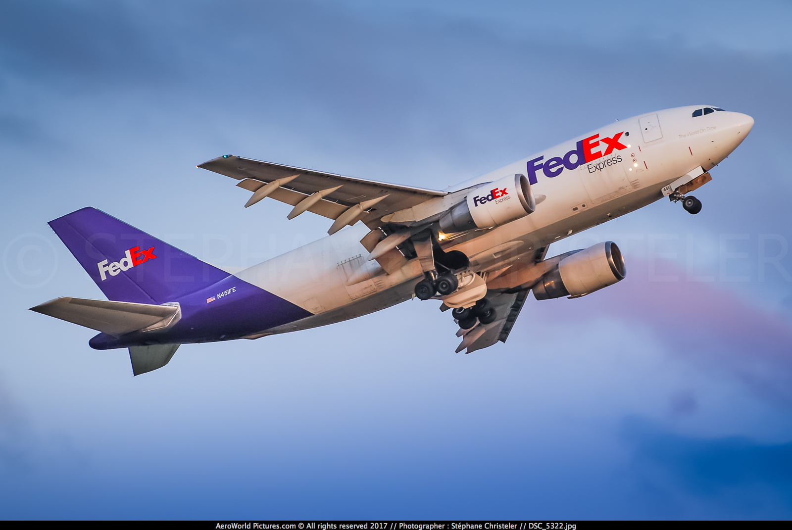 Wallpaper : sky, airplane, Boeing 777, history, Nikon, engines, USA ...