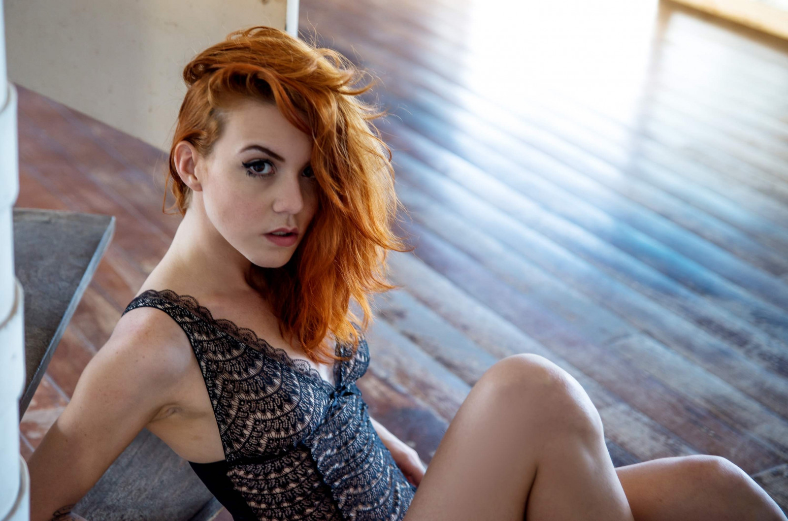 Wallpaper Women Redhead Long Hair Looking At Viewer Sitting