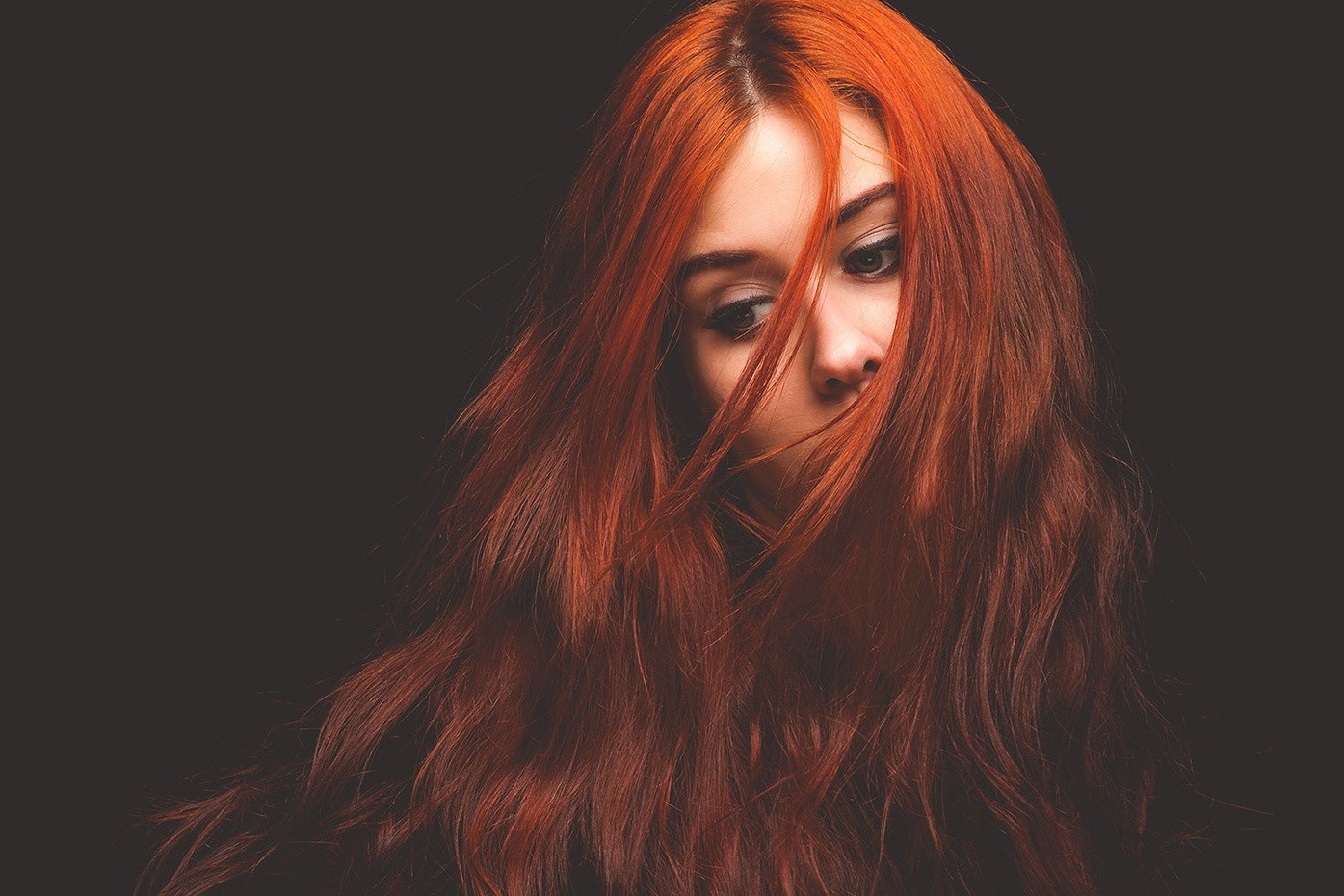 Papel De Parede 1395x930 Px Cabelo Na Cara Retrato Ruiva Fundo