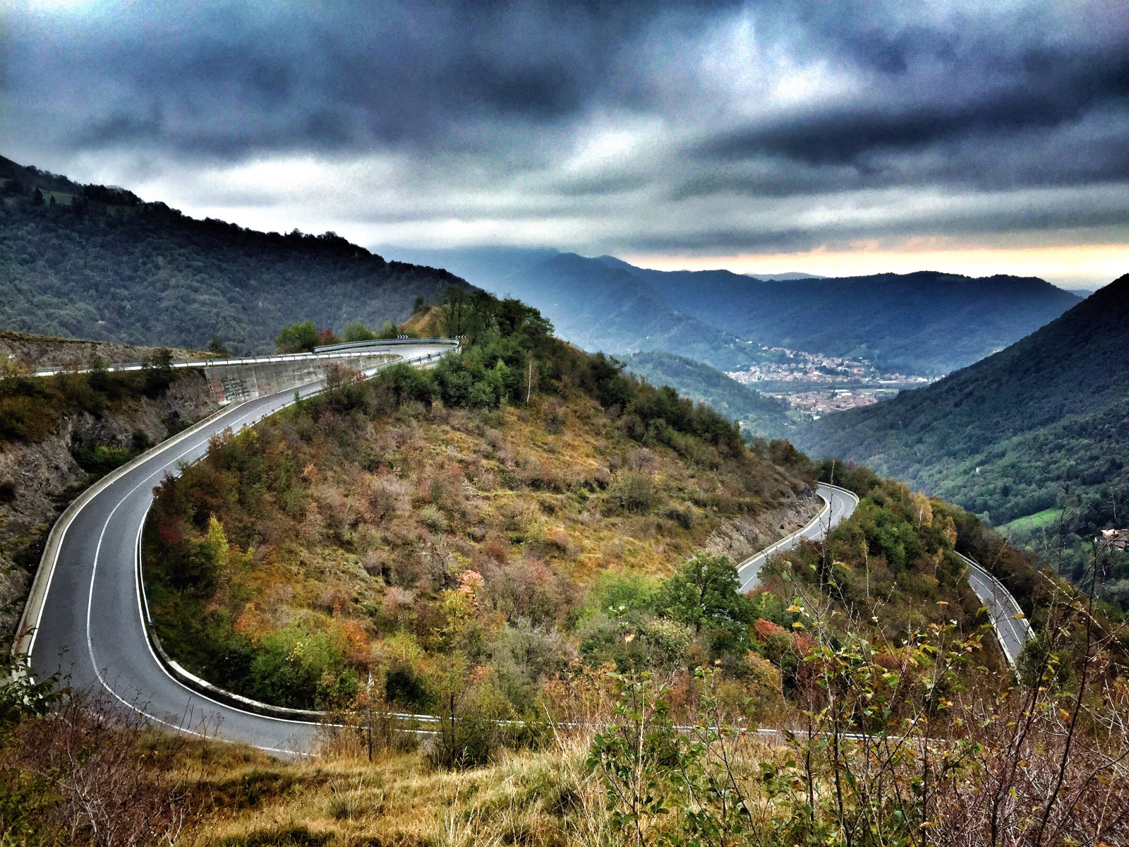 Imagini de fundal : Italia, panoramă, 6, Munte, măr, vreme, noros, la ...