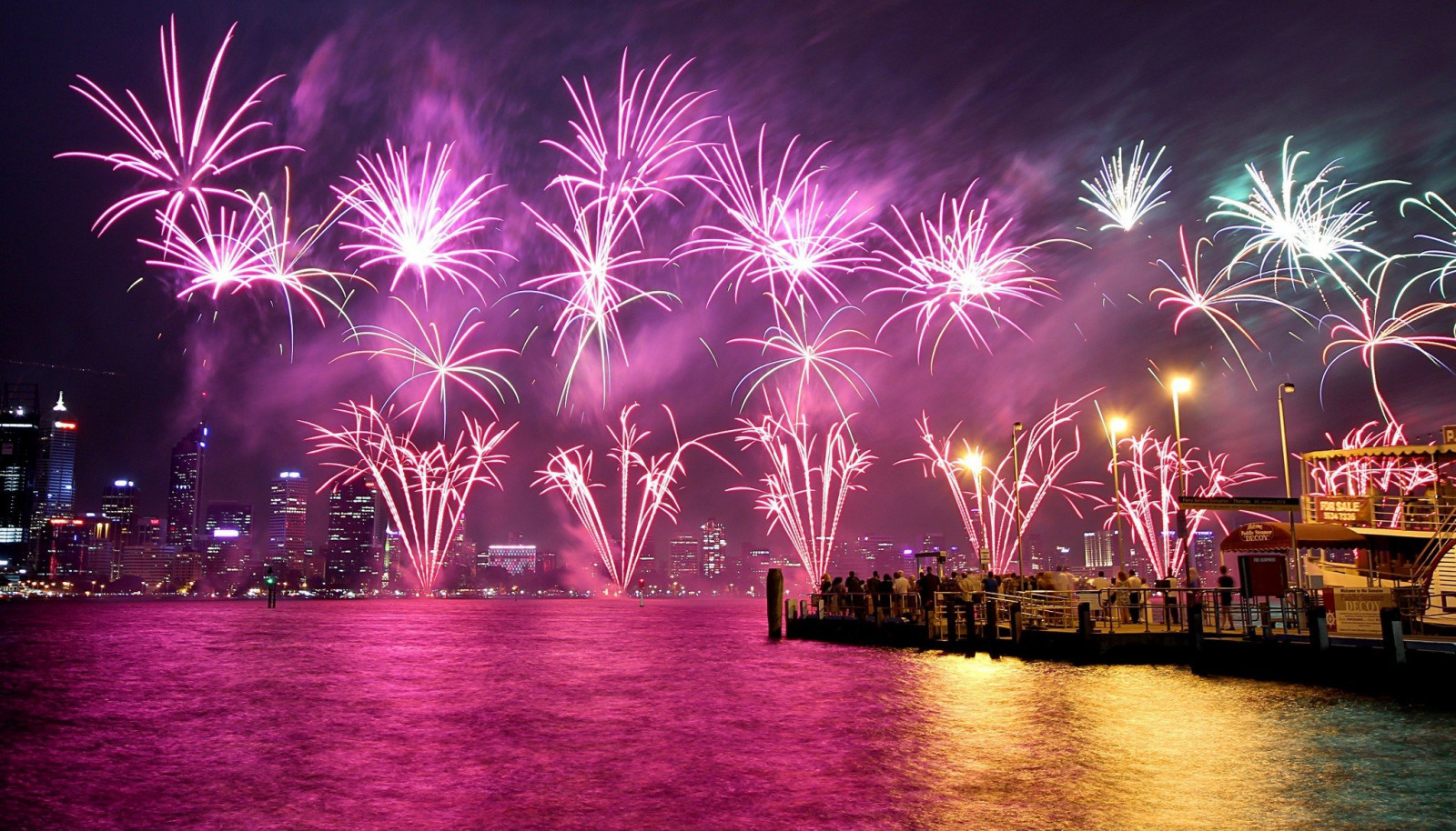 Bakrunner : 2048x1171 px, fyrverkeri 2048x1171 - 4kWallpaper - 1225154 ...