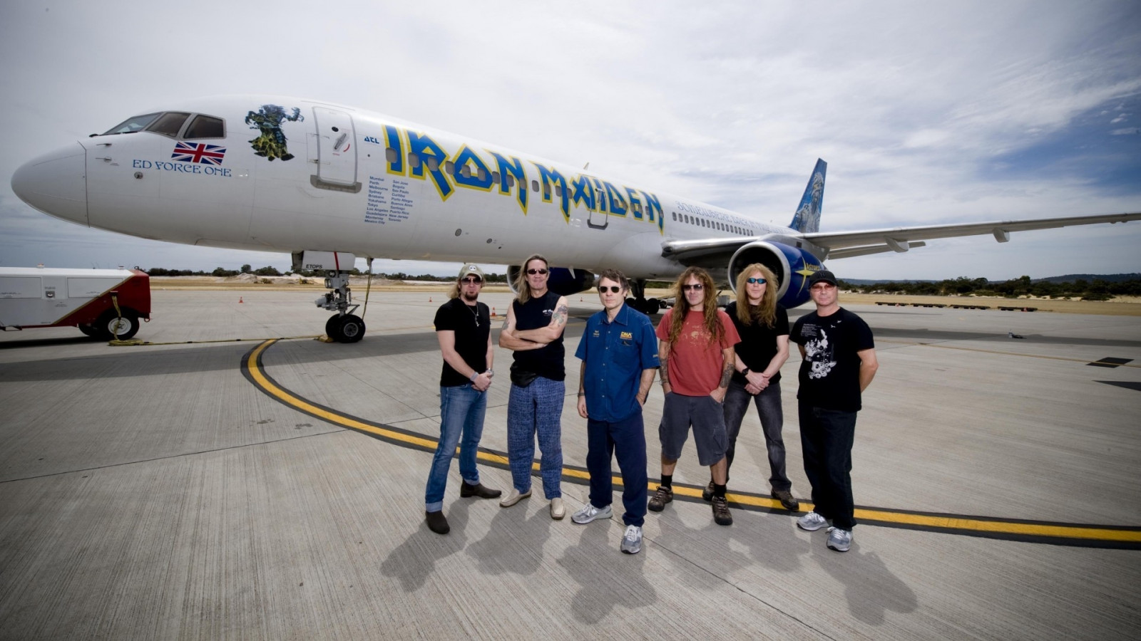 Tapety : letadlo, logo, Iron Maiden, přistávací dráha, Boeing 737, Let ...