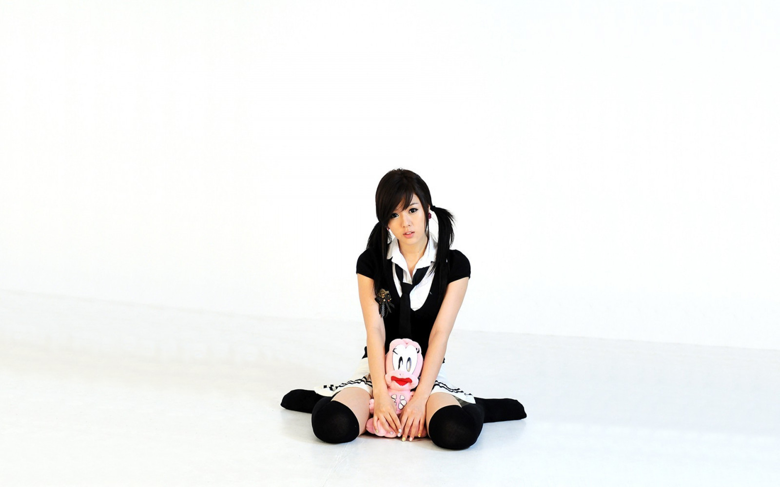 Wallpaper : sports, sitting, Person, Hwang Mi Hee, leg, 1920x1200 px ...