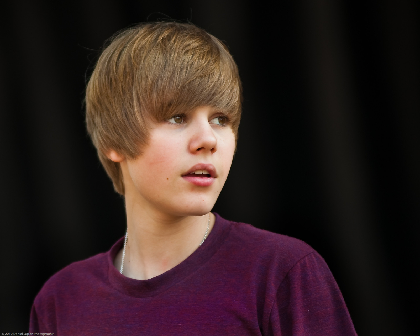 Wallpaper : Justin Bieber, T shirt, face, style 2400x1920 - wallup ...