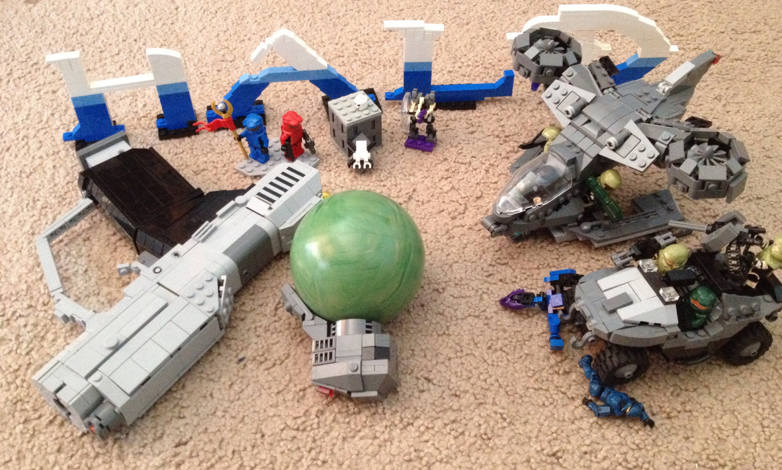 วอลเปเปอร์ : 3, Jackal, เลโก้, Halo, ผู้ลากมากดี, ปืนพก, แตน, ระเบิด ...