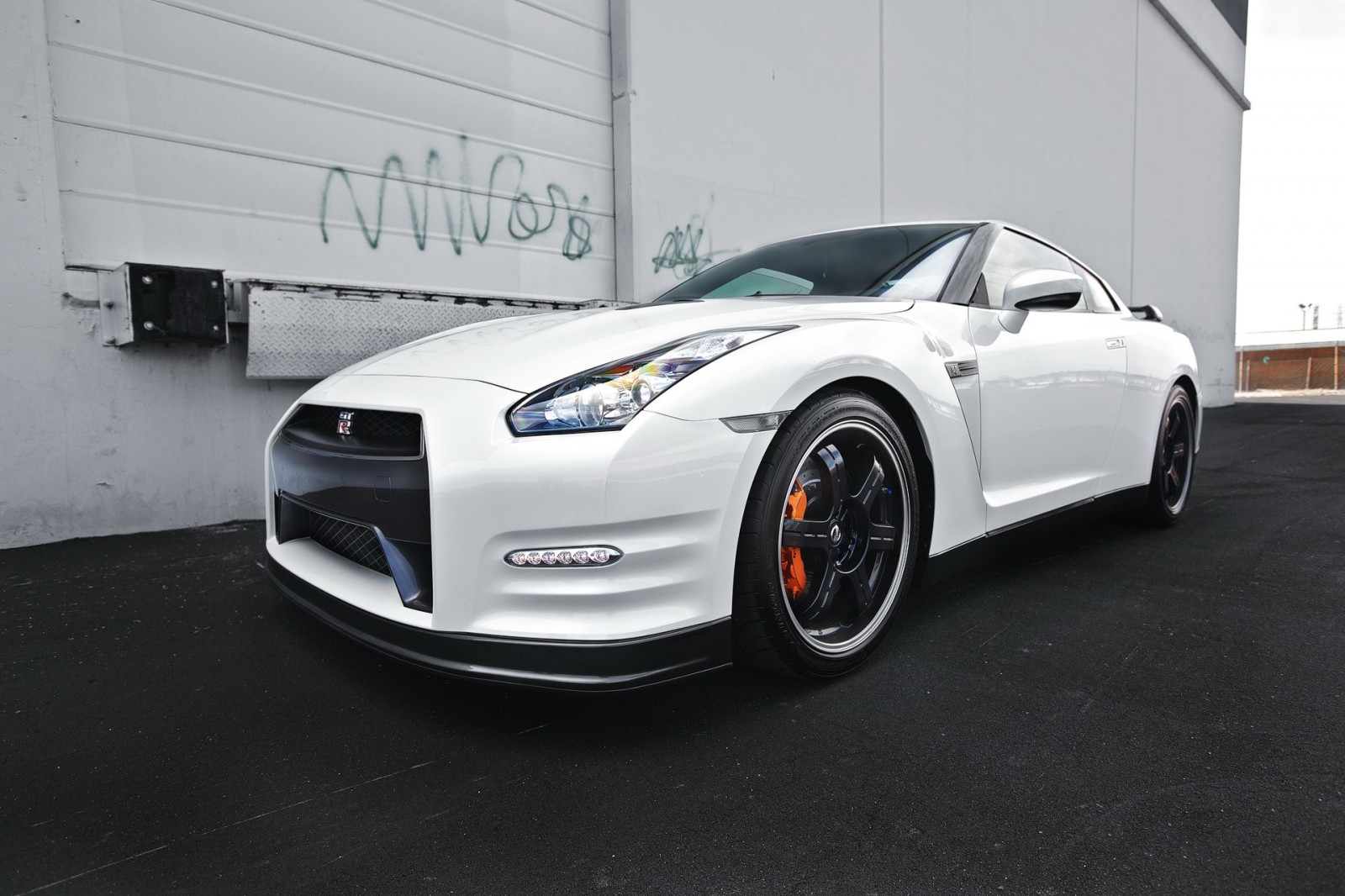 Wallpaper : sports car, Nissan Skyline GT R R35, Nissan GT R, coupe ...