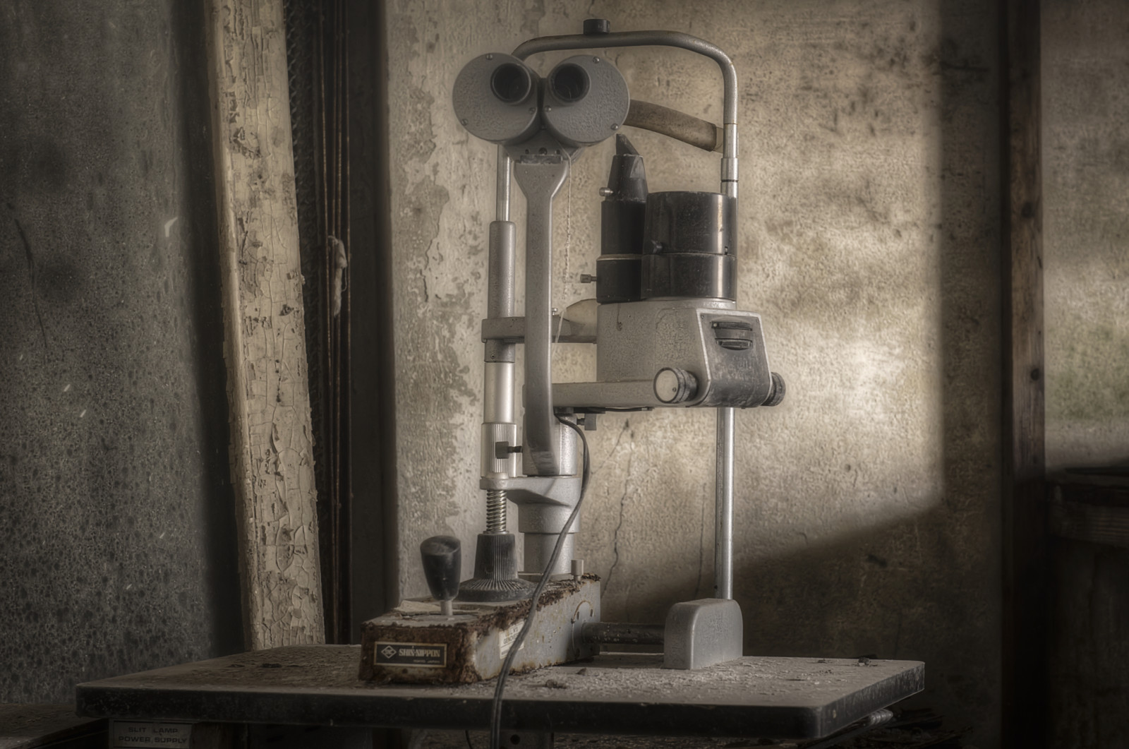 Wallpaper : abandoned, eyes, decay, occhi, HDR, urbex 2560x1699 ...