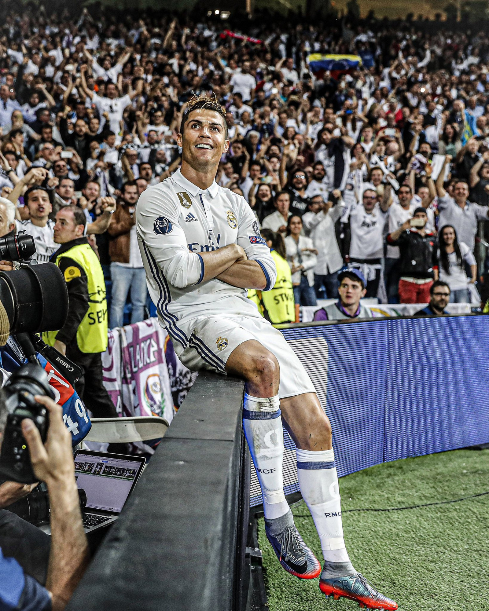 Wallpaper : laki-laki, Cristiano Ronaldo, duduk, lengan disilangkan ...