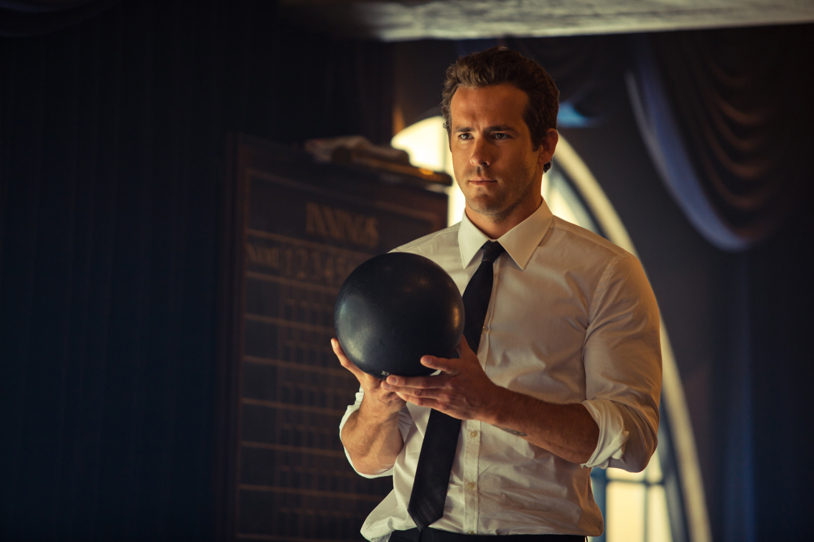Wallpaper : actor, celebrity, bowling, singing, Ryan Reynolds, man ...