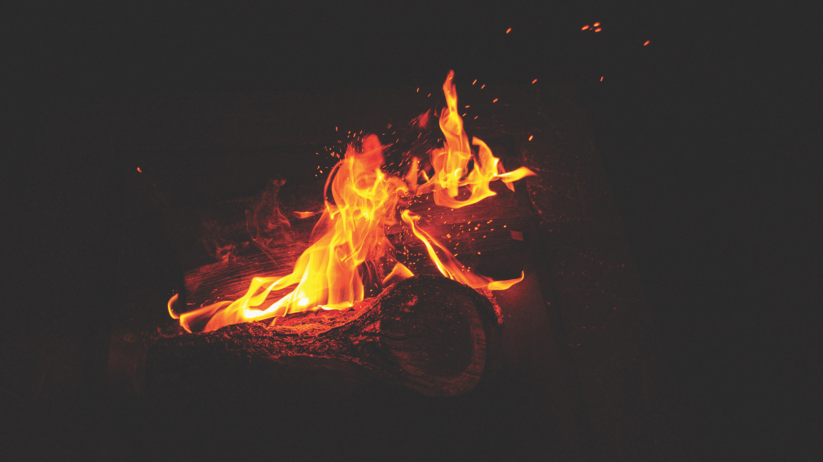 Wallpaper : log, fire, campfire 5120x2880 - AleMolina - 1153465 - HD ...
