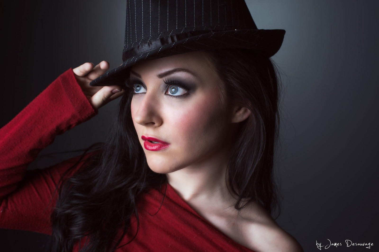 배경 화면 얼굴 여자들 모델 초상화 멀리보고 파란 눈 갈색 머리의 안경 빨간 모자 사진술 가수 수공예품 유행 사람 의류 소녀 아름다움