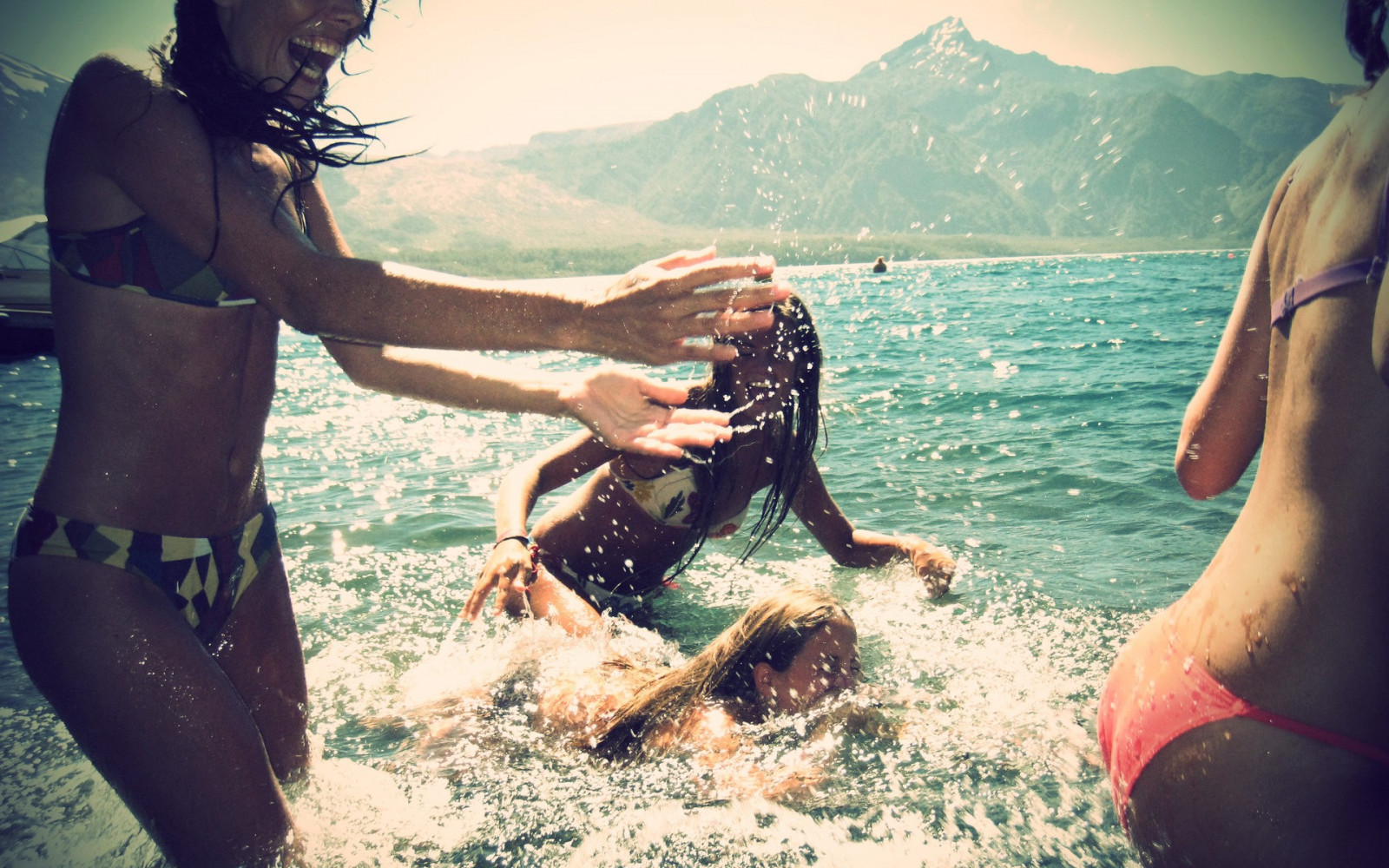 Wallpaper People Sea Brunette Bikini Group Of Women Vacation Romance Miss Reef Reef