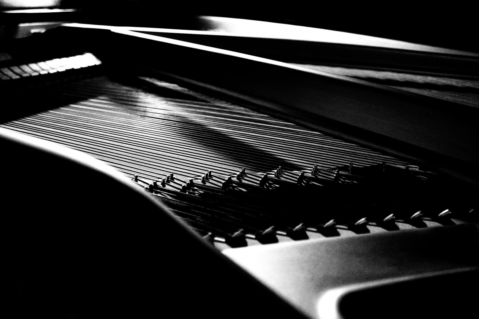 배경 화면 검은 단색화 과학 기술 피아노 검정색과 흰색 낮은 키 Bw 모노크롬 멋진 선 건반 흑백 사진 세례반 현악기 전자 기기 음악 키보드