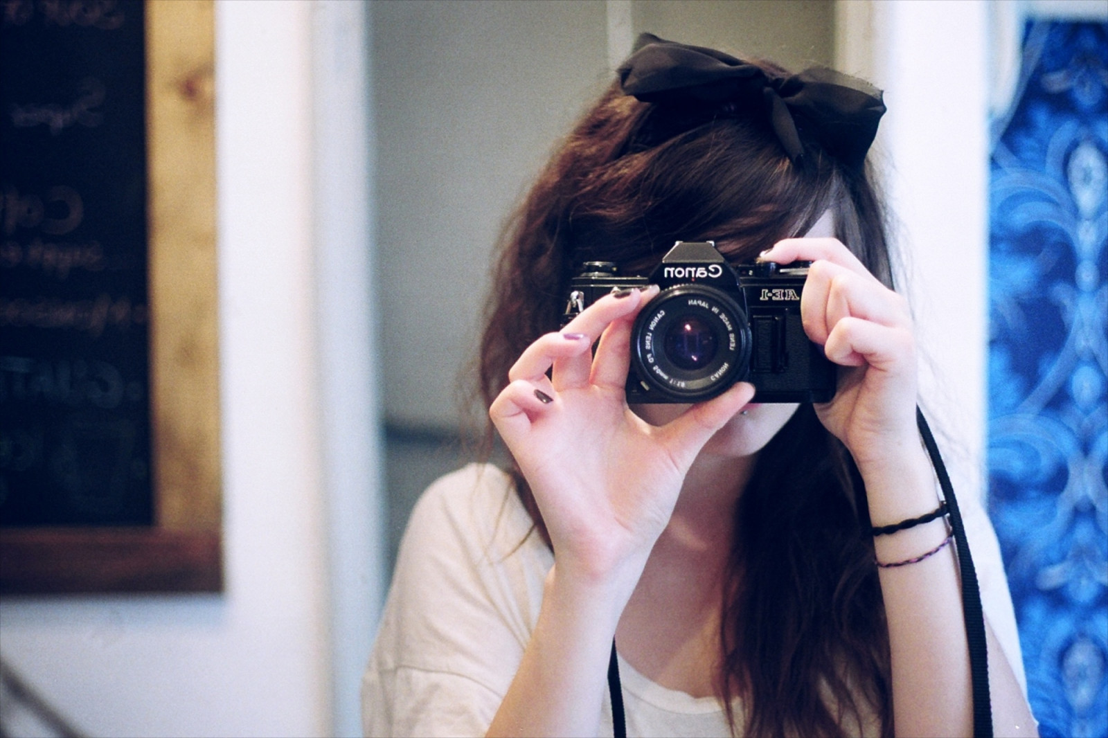 Wallpaper : hands, brunette, glasses, bow, blue, emotion, Person, 35MM ...