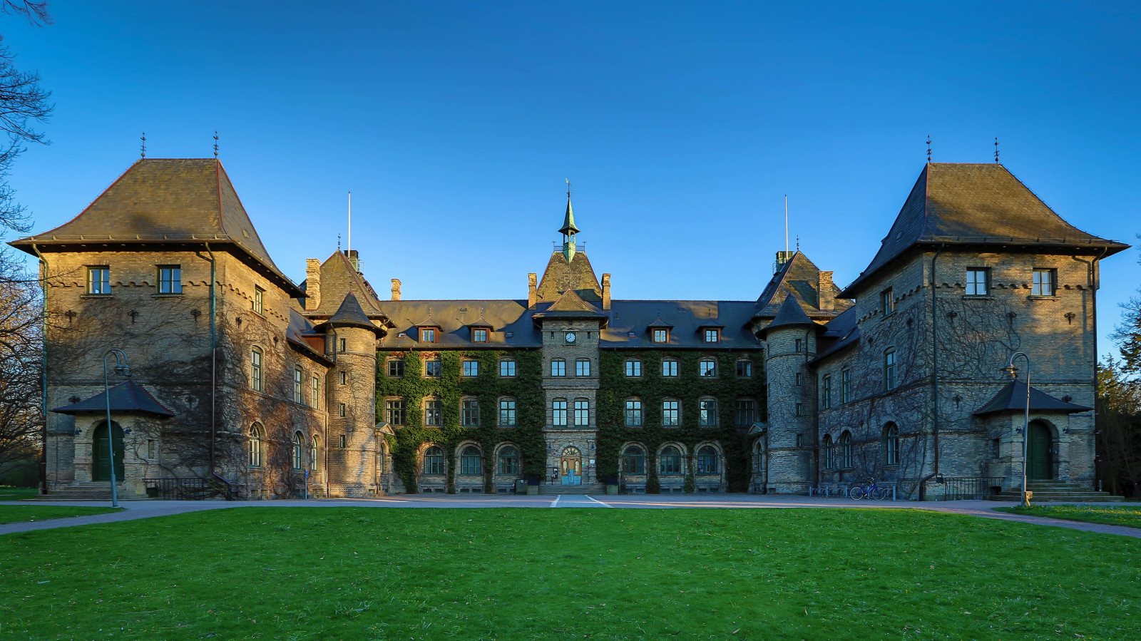 Baggrunde : bygning, græs, himmel, hus, slot, Sverige, palads, Spir ...