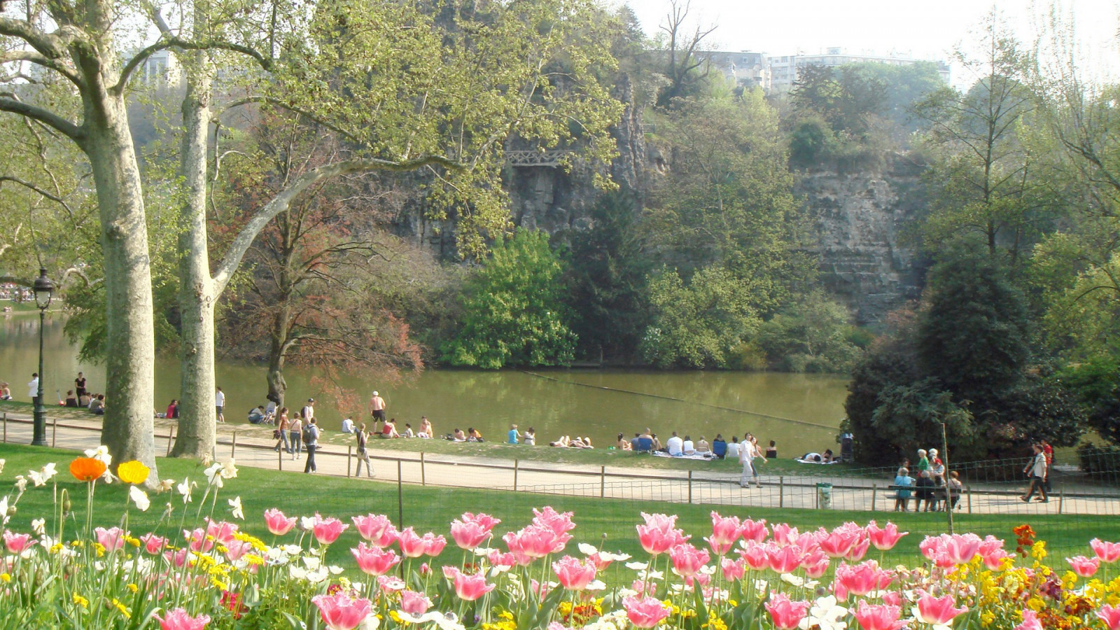 Imagini de fundal : parc, iarbă, râu, gard, flori 1920x1080 ...