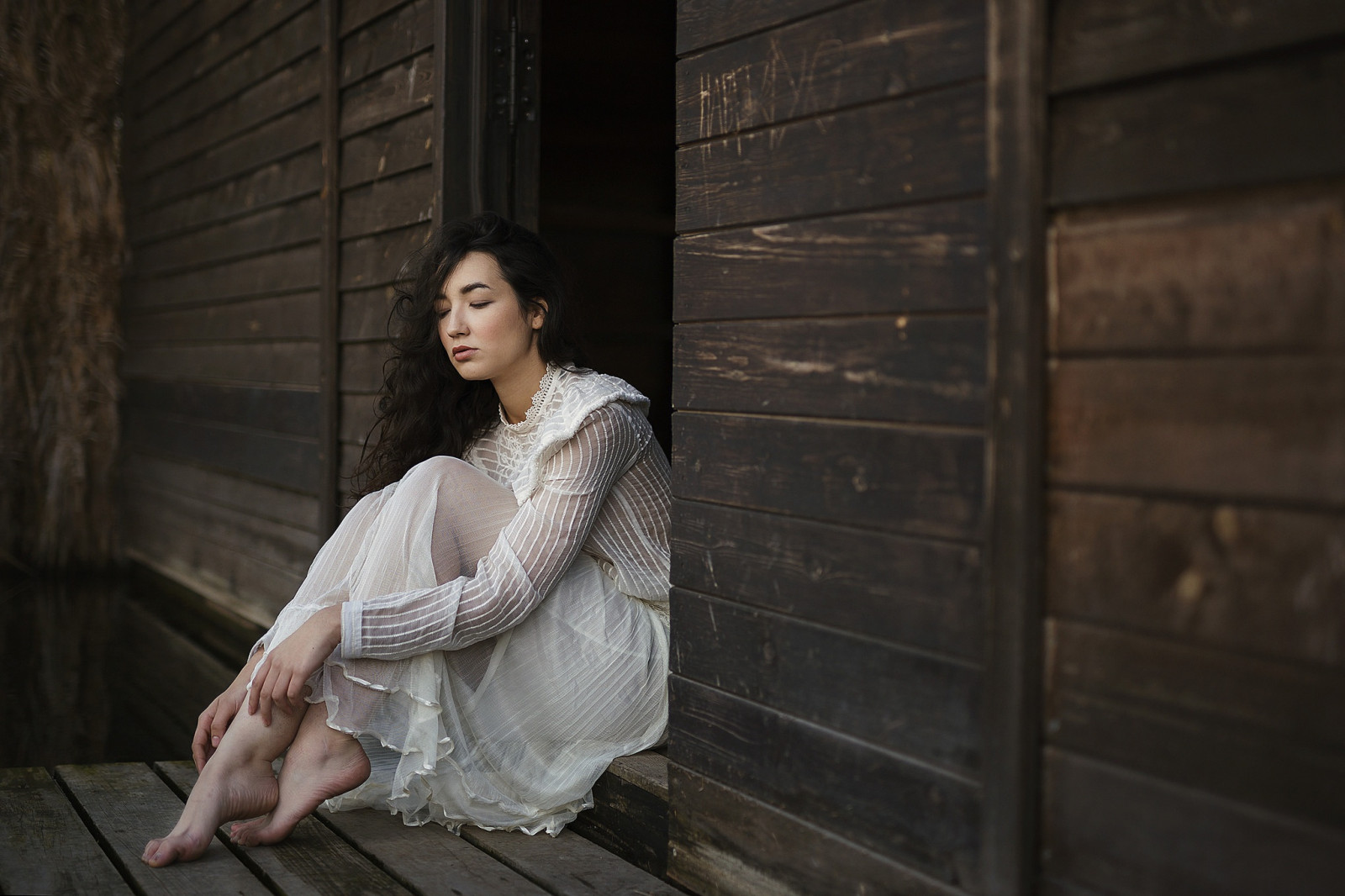 Wallpaper : barefoot, wood, white dress, women, model, sitting ...
