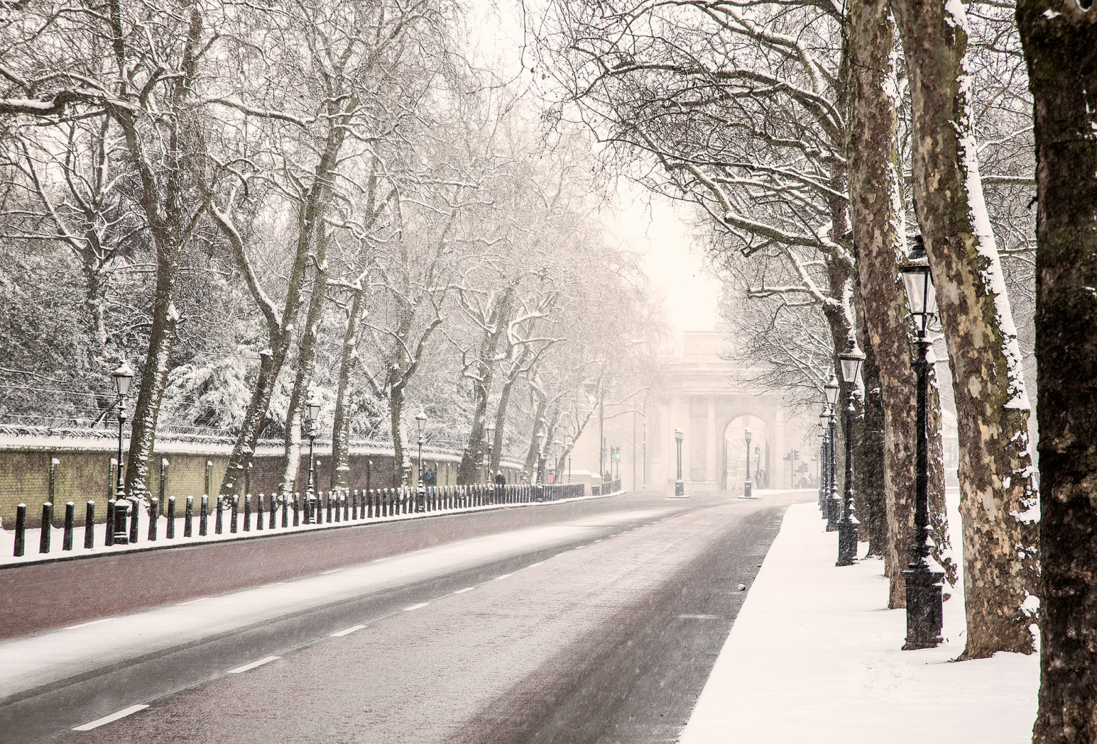 Wallpaper : 2048x1391 px, England, lights, London, road, snow, trees ...
