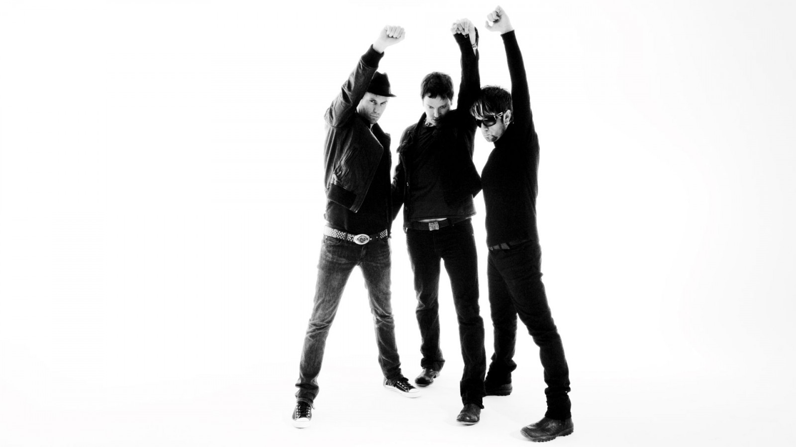 Wallpaper : hands, glasses, band, joint, look, black and white ...