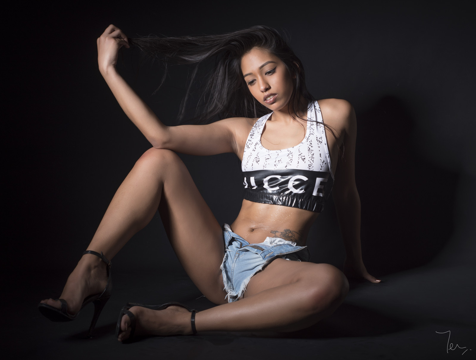 Wallpaper Women Tanned Belly Tattoo Jean Shorts Sitting High
