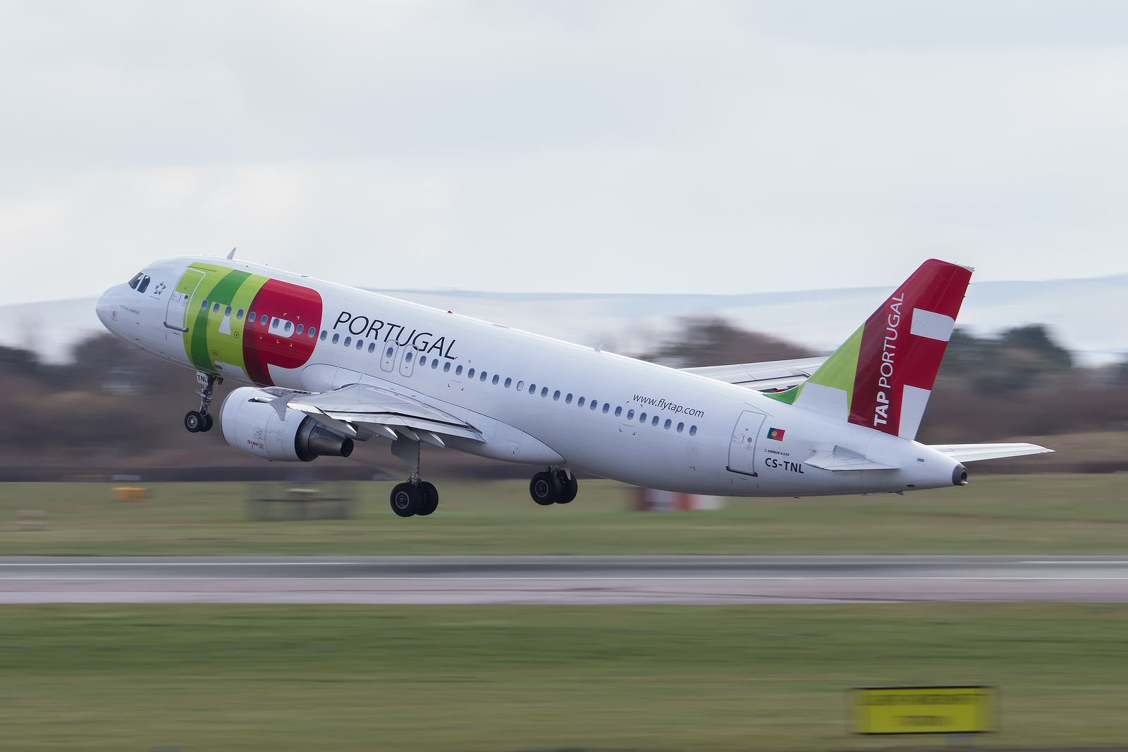 Wallpaper : airplane, airline, airliner, narrow body aircraft, mode of ...