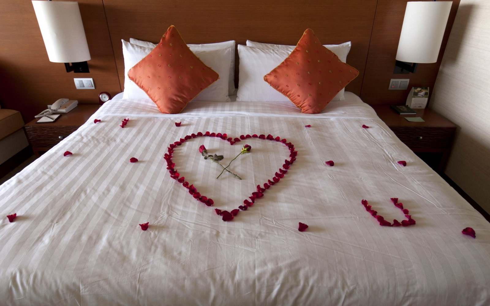 Flores Love Bed Hot Sex Picture