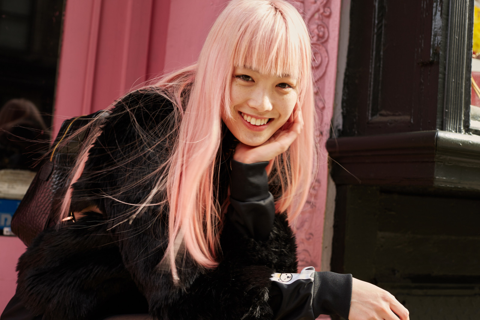 デスクトップ壁紙 : Fernanda Ly, 女性, モデル, アジア人, ピンクの髪, 笑う, 長い髪 2000x1333 ...
