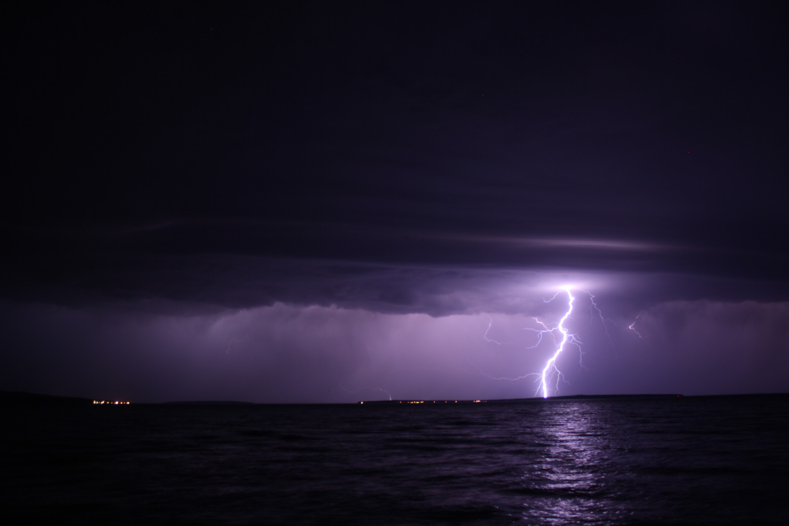 Fond d'écran : mer, nuit, eau, ciel, calme, foudre, orage, soir, vent ...