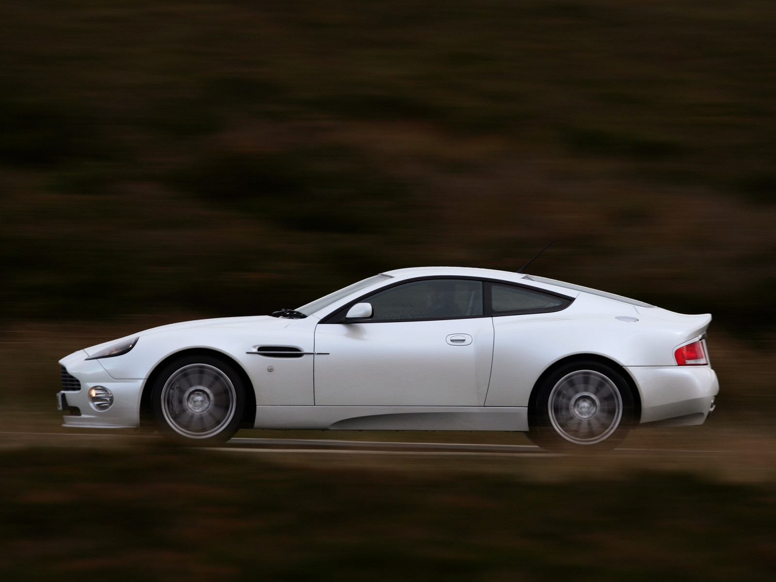 Sfondi : bianca, vista laterale, auto sportiva, Aston Martin, Aston ...