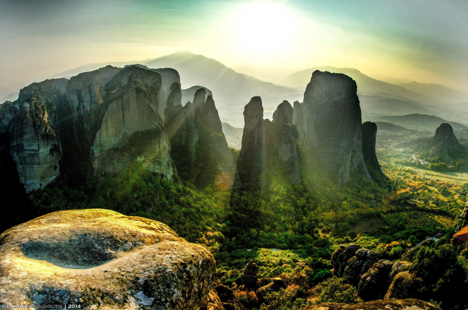 배경 화면 : 햇빛, 나무, 경치, 숲, 산들, 일몰, 언덕, 록, 잔디, 하늘, 사진술, 녹색, 태양, 바위, 그리스, 국립 ...