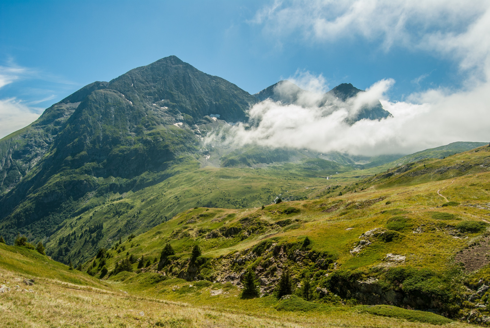 Sfondi : montagne, nebbia, erba 3872x2592 - - 1186269 - Sfondi gratis ...