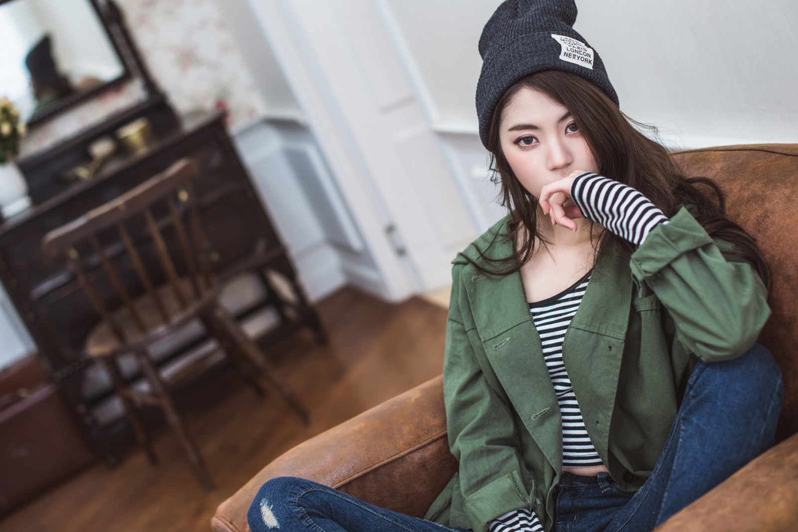 Wallpaper Women Model Brunette Looking At Viewer Asian Sitting